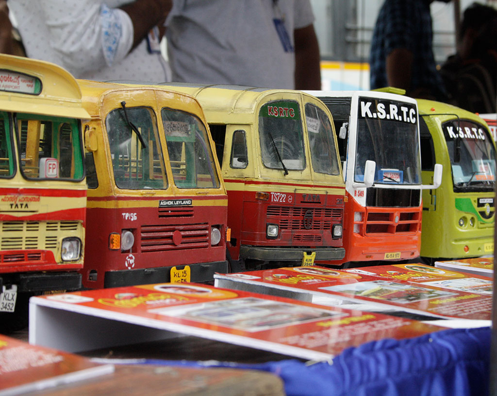 Old Model KSRTC TATA Bus - Streetcandy